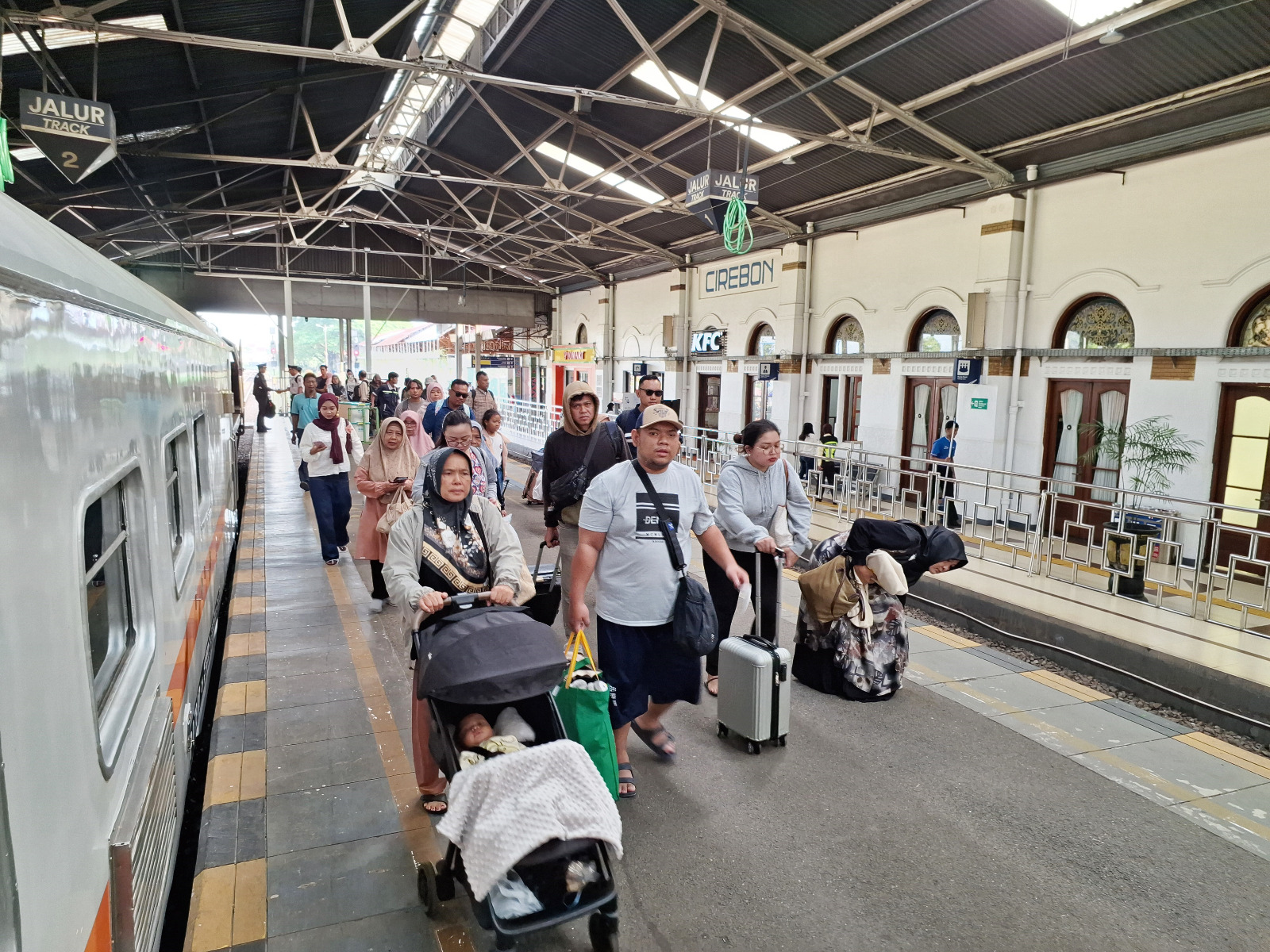 Selama Angkutan Lebaran 2025 KAI Daop 3 Cirebon Layani 338.855 Pelanggan - Gema Madani